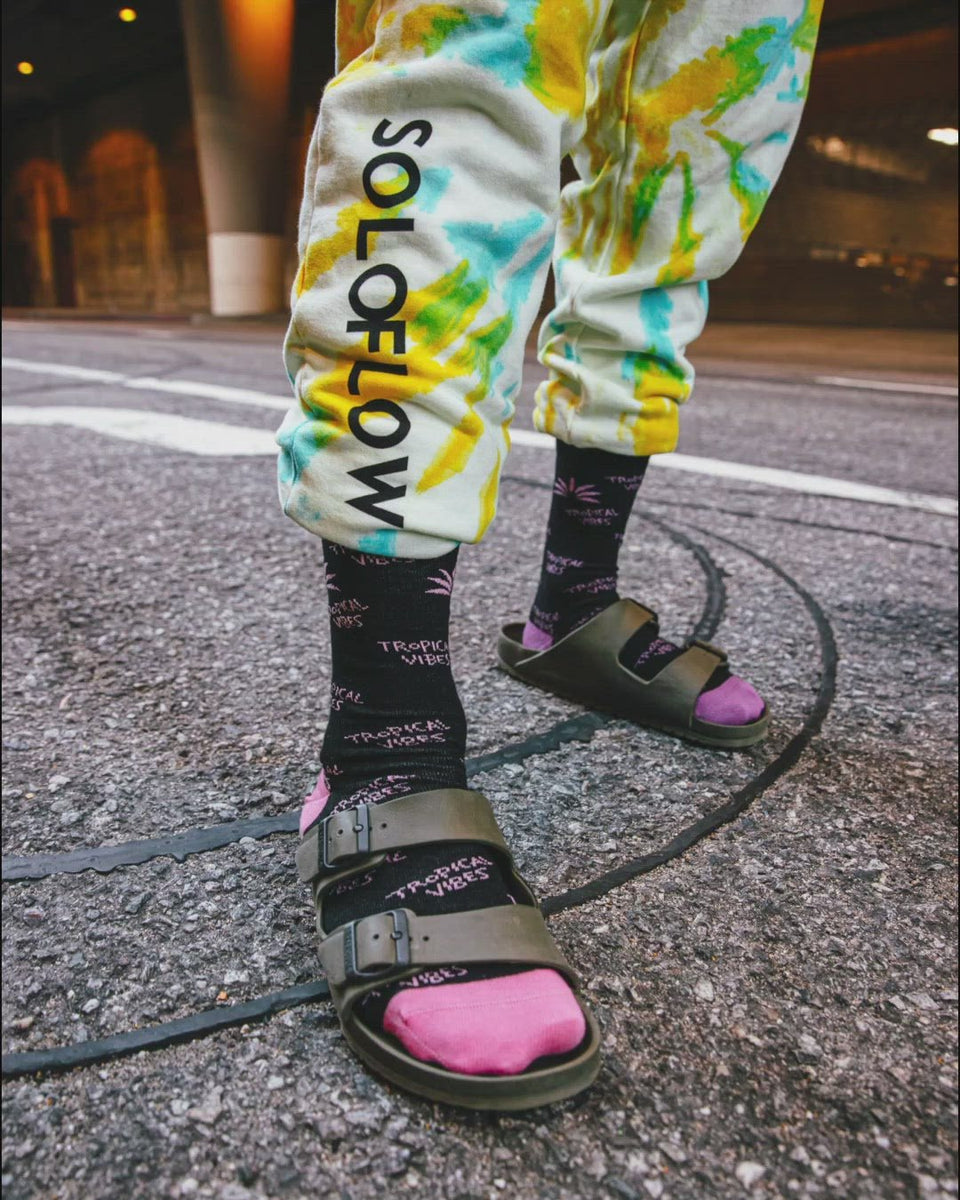 Tropical Vibes Mismatch Socks – Soloflow Brand